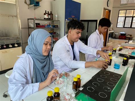 Mahasiswa FMIPA Sukses Manfaatkan Limbah Zat Warna Melalui Pendekatan