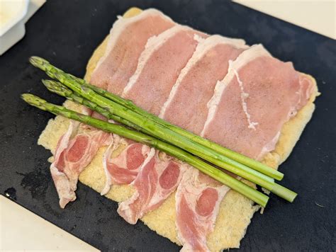 【油揚げでアスパラの肉巻きフライ風】油を使わず簡単調理！｜虚弱体質なママでも美味しい酒が飲みたい