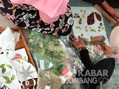 Manfaatkan Tanaman Sekitar Warga Wonosalam Jombang Ciptakan Batik