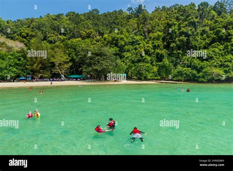 Tunku Abdul Rahman Park Malaysia February 24 2018 Snorkeling People Off Gaya Island In