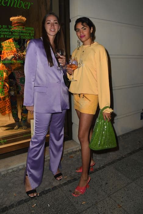 Super Flea Market By Toni Garrn Mit Noah Becker Lea Van Acken Sarah