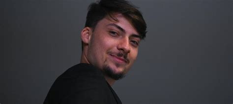 Un Hijo De Jair Bolsonaro Blanco De Operación Policial Por Lavado De
