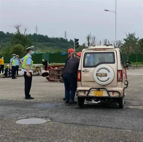 南充嘉陵区先锋大道两辆电动车碰撞侧翻处理幸运嘉陵区