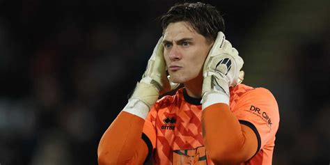 West Ham Now Making Final Checks On £15m Star Gk Whos Open To The Move