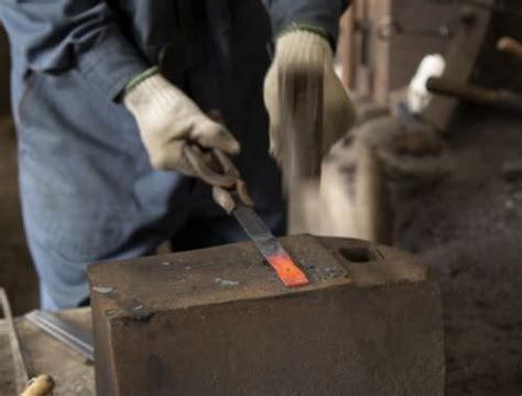 鉄にぬくもりを刻み続ける、職人一家 鍛冶工房弘光 ｜文化・歴史｜slowner Web Magazine｜別荘・移住・田舎暮らし｜ダイワハウスの森林住宅地