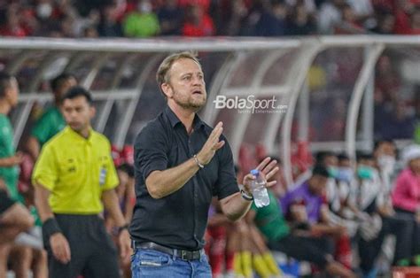 Gunakan Timnas Indonesia Mano Polking Akui Tiru Formasi Shin Tae Yong