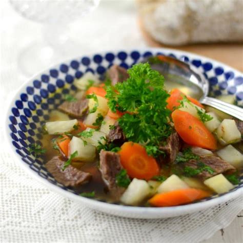 En Matig Och Lättlagad Köttsoppa Som Passar Perfekt Som Lunch Eller