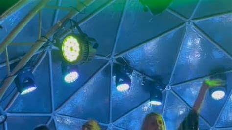 Tomislav Tomašević Usred Koncerta Popeo Se Na Pozornicu I Pokazao