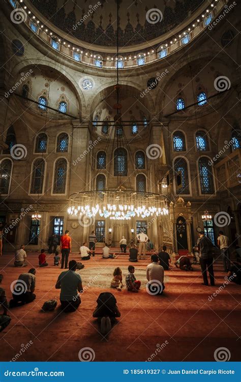 Eyup Sultan Mausoleum Mosque Interior View Many People Praying Islam