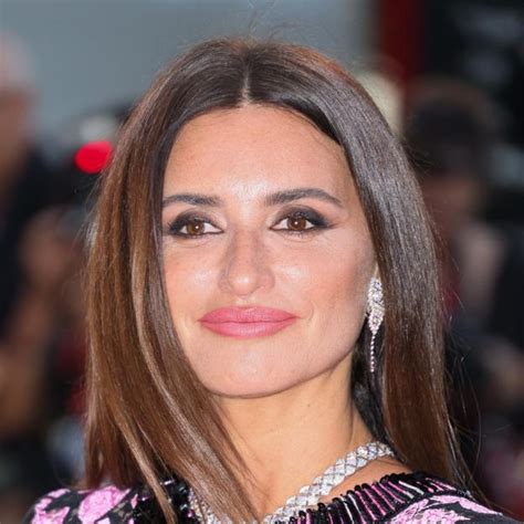 Penélope Cruz Deslumbra Con Un Espectacular Maquillaje De Ojos En Negro