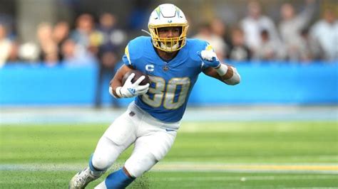 Austin Ekeler Injury Update Chargers Star Rb Hopes To Be Back Sooner
