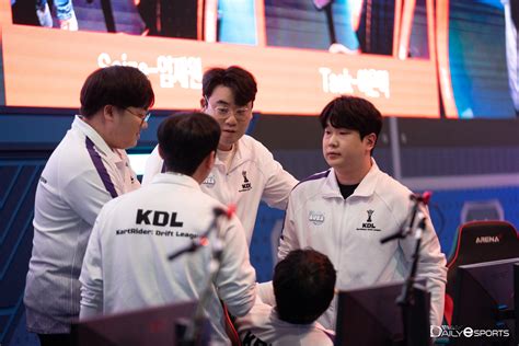 포토 락스에 승리한 아우라
