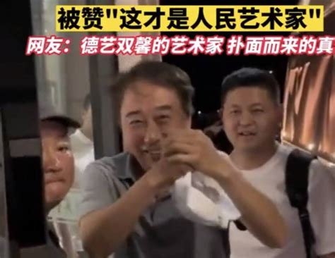 网友表示，“这才是德艺双馨的艺术家” 配得上一声冯巩老师人民观众帽子