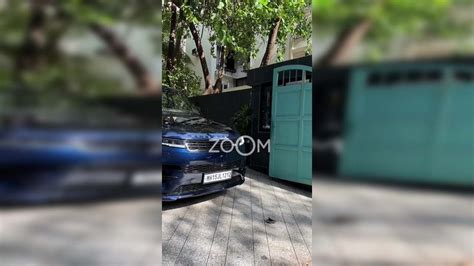 Varun Dhawan Hides From Paps In His Car