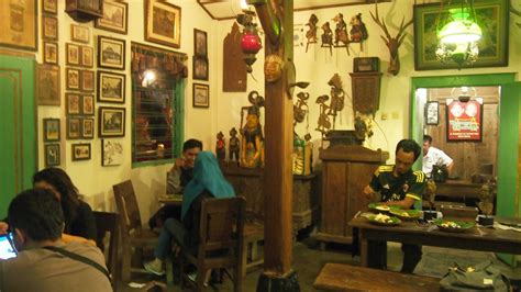 10 REKOMENDASI WISATA KULINER DI SOLO 0821 3664 8301