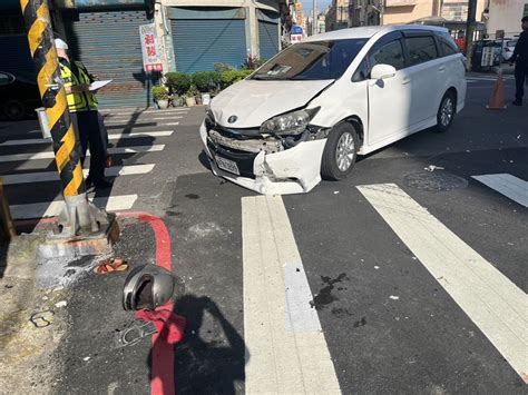 驚悚畫面曝光！退休女師騎車買菜被撞 人遭夾困電桿慘死 社會 三立新聞網 Setncom