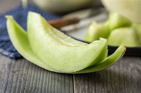 Gak Lama Cuma 5 Menit Blender Kulit Melon Lalu Oles Ke Wajah Seara