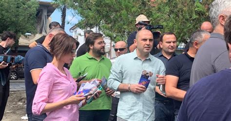 ფლაერებს სადაც არის რუსი ჩიგოგიძე ჩოხატაურის მერი და საკრებულოს