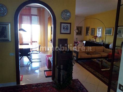 Vendita Appartamento Montaione Trilocale In Via Bruno Buozzi Buono Stato Piano Terra Posto