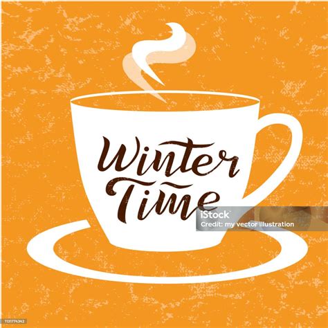 겨울 시간 뜨거운 차 컵 벡터 일러스트와 함께 오렌지 배경에 사용자 지정 레터링 텍스트 겨울 시간 로고 초대장 포스터 장식 및 엽서에 대 한 서 예 겨울 벡터 디자인입니다
