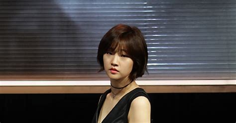 포토엔 박소담 가죽초미니 무대의상입고 등장~