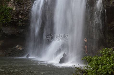 哥斯达黎加的LlanosdelCortez瀑布高清图片下载 正版图片505125896 摄图网