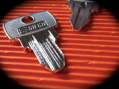 Key Blank Pair Suits Older B And D Roller Doors Lw17 Key Blank Free