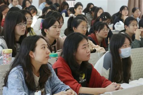 马克思主义学院举办考研专题讲座