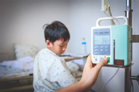 간호사의 손 규칙 주입 펌프 정 맥 Iv 드립 소품 스타일입니다 간호사에 대한 스톡 사진 및 기타 이미지 간호사 건강관리와