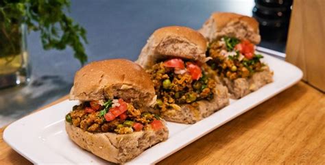 कीमा पाव पॉप्युलर मुंबई स्ट्रीट फूड Keema Pav Popular Mumbai Street
