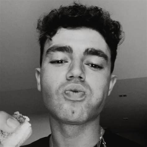 G F E R R A N D O Ferrando • Threads Say More