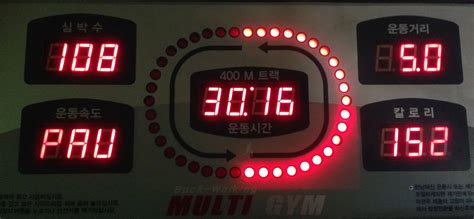 Jaekwang 아침 5시30쯤 잠에서 깬다 30분을 밍기적 거리다 주섬 주섬 운동복 챙겨입고 런닝머신으로 어제와