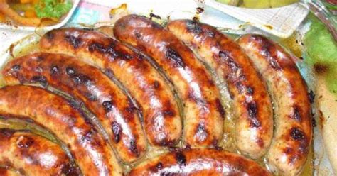 Przepis Biała kiełbasa pieczona z galaretką wiśn przepis Gotujmy pl