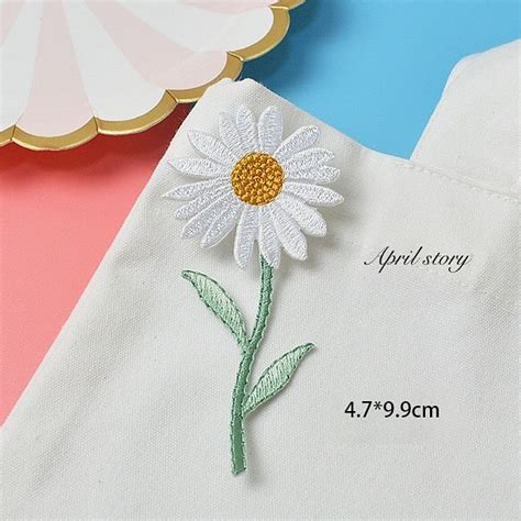 1枚デイジー花・リーフ刺繍ワッペンアイロン接着 ワッペン・アップリケ April Story 🌿 通販｜creemaクリーマ