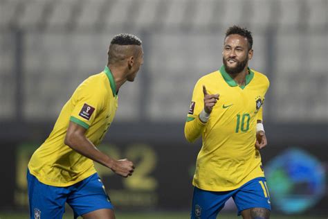 Neymar e Danilo estão fora da seleção brasileira na fase de grupos do