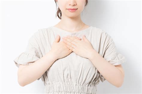 胸が小さい女性の魅力とは小さいことによるメリットも紹介 Addnewアドニュー