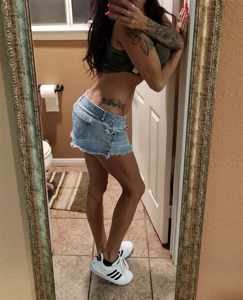 Pin By Julie Rivas On Bikinis Mirror Selfie Selfie Bikinis
