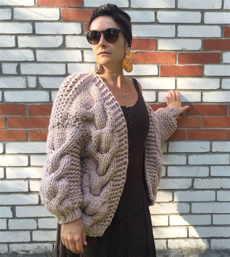 Кардиган бомбер крупной вязки бежевый на заказ в интернет магазине Ярмарка Мастеров по цене 8500