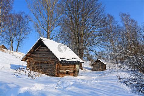 雪中老旧农村家庭住宅森林温度财产假期季节城市旅行农家农场高清图片下载 正版图片321134949 摄图网