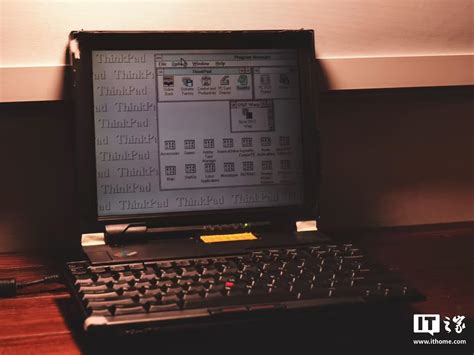 联想展示“ai定制”1995年经典款thinkpad 701c蝴蝶机 凤凰网