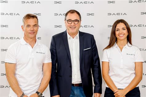 Dakar 2025 La Dacia de Sébastien Loeb présentée à Rétromobile