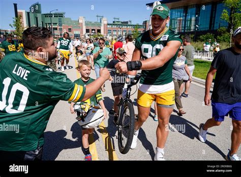 Green Bay Packers Lukas Van Ness A Bike To Nfl Football Training Camp