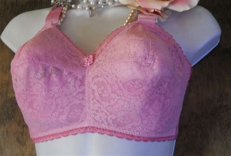 Pink Vintage Bra Pin Up Pointy Lace Boudoir 32 G From Vintage