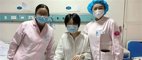 封控区孕妇突发腹痛，郑州大学五附院产科团队紧急救治保平安金女士服务进行