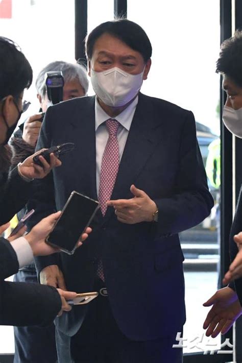 비공개 긴급 회의 참석하는 윤석열 노컷뉴스