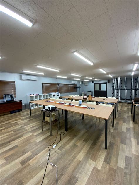 工場兼事務所会議室 兼 ものづくりラボ施工事例京都の内装施工会社株式会社インテリアオフィス匠