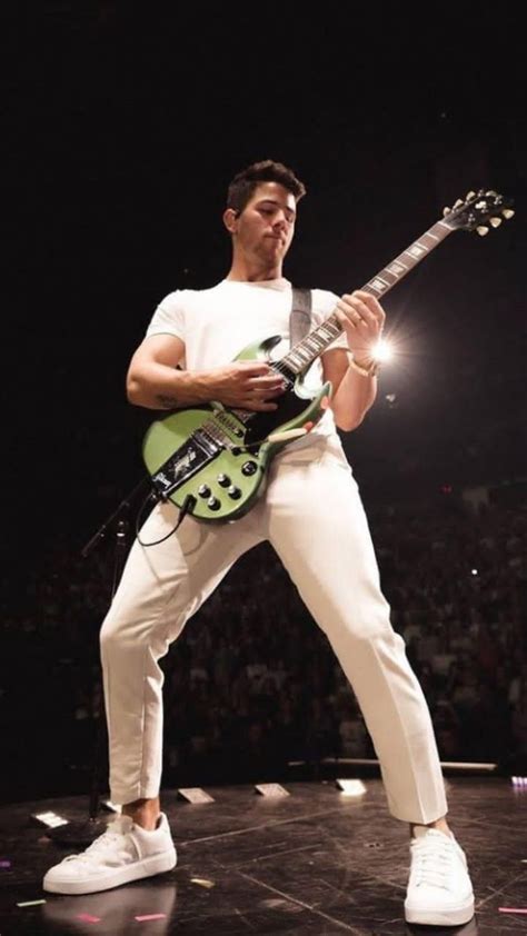 Jonas Brothers The Tour Outfits Jonas Brothers Gibson Guitar Nick