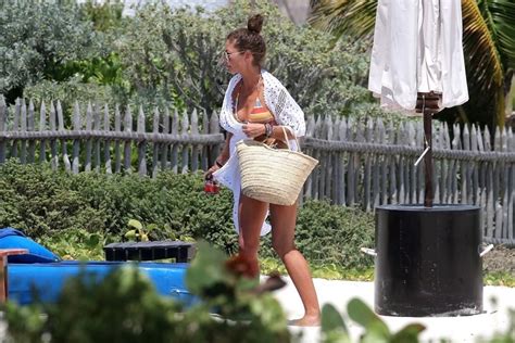 Rebecca Gayheart Shows Off Her Sexy Body In Mexico 14 Photos