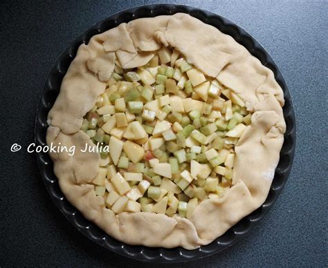 COOKING JULIA TARTE POMME RHUBARBE AU CARAMEL BEURRE SALÉ