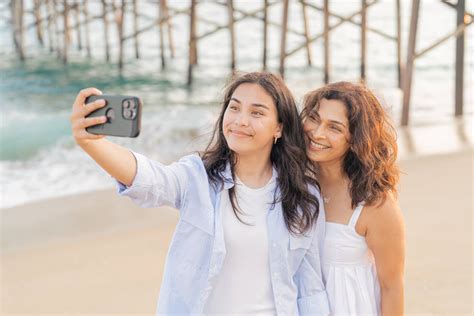 Top 10 Tips On How To Take A Good Selfie Flytographer